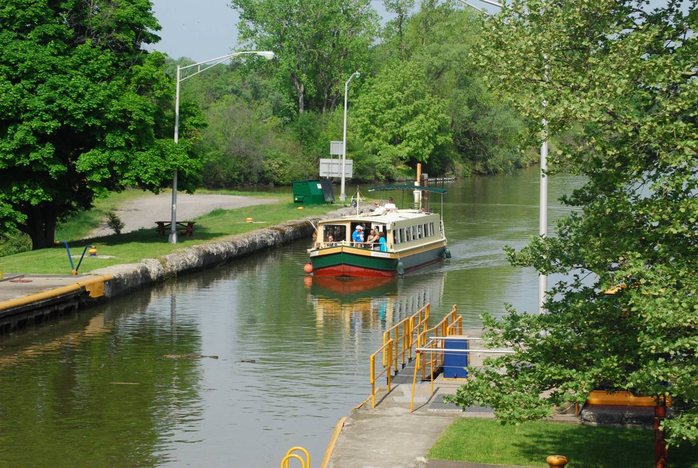 Sam Patch Boat Tours, Pittsford, NY | Corn Hill Navigation