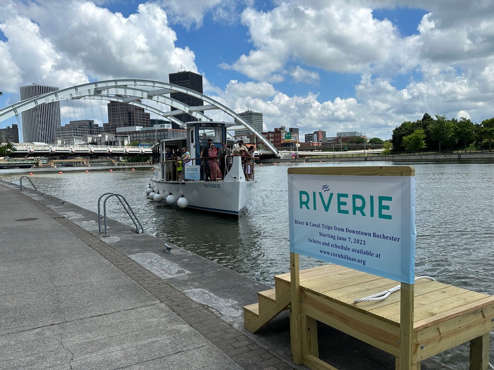 Riverie Rochester: River Canal Cruise, NY | Corn Hill Navigation